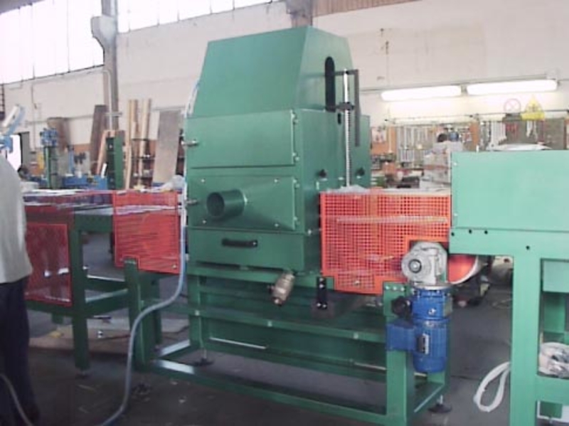 LINER 350/E, CEMENTING UNIT - Lines for precured tread finishing
