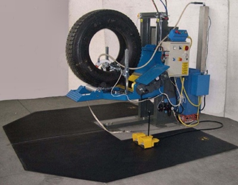 VERTICAL INSPECTION STATION & "SPECTRA" tyre tester - Inspection spreaders